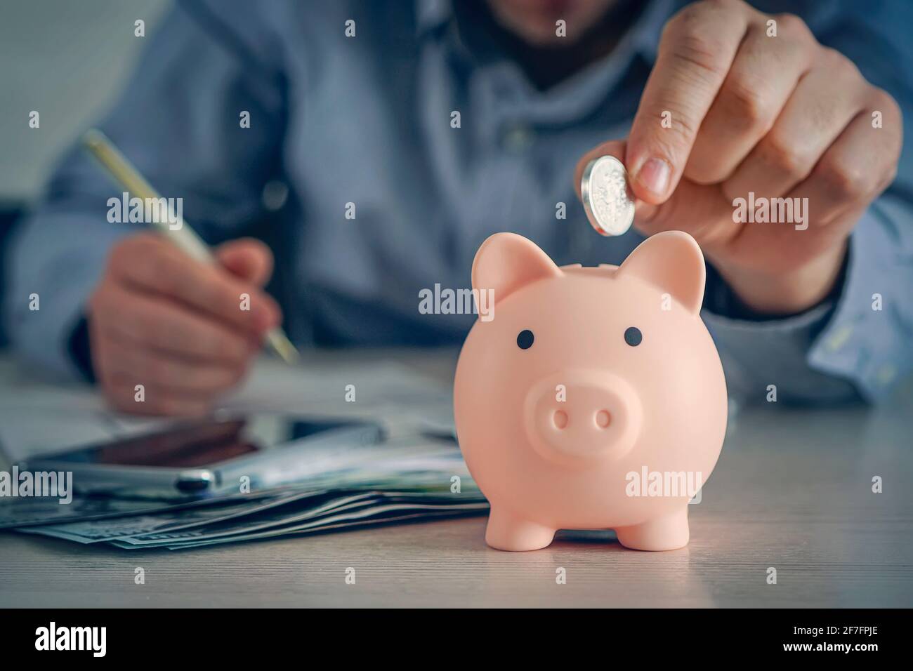 Coin drop hi-res stock photography and images - Alamy