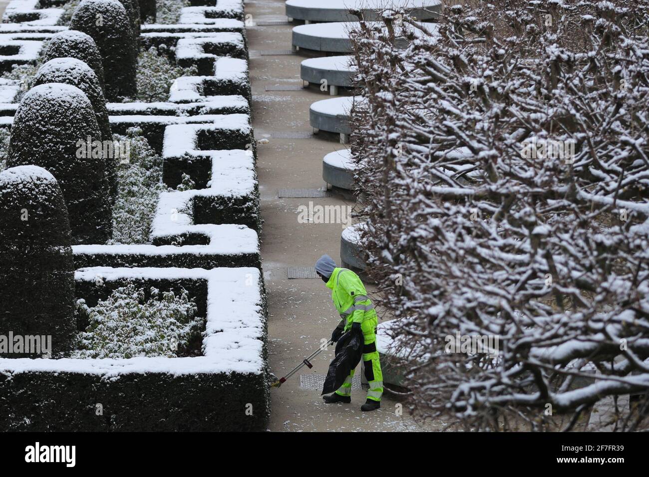7 days of garbage hi-res stock photography and images - Alamy
