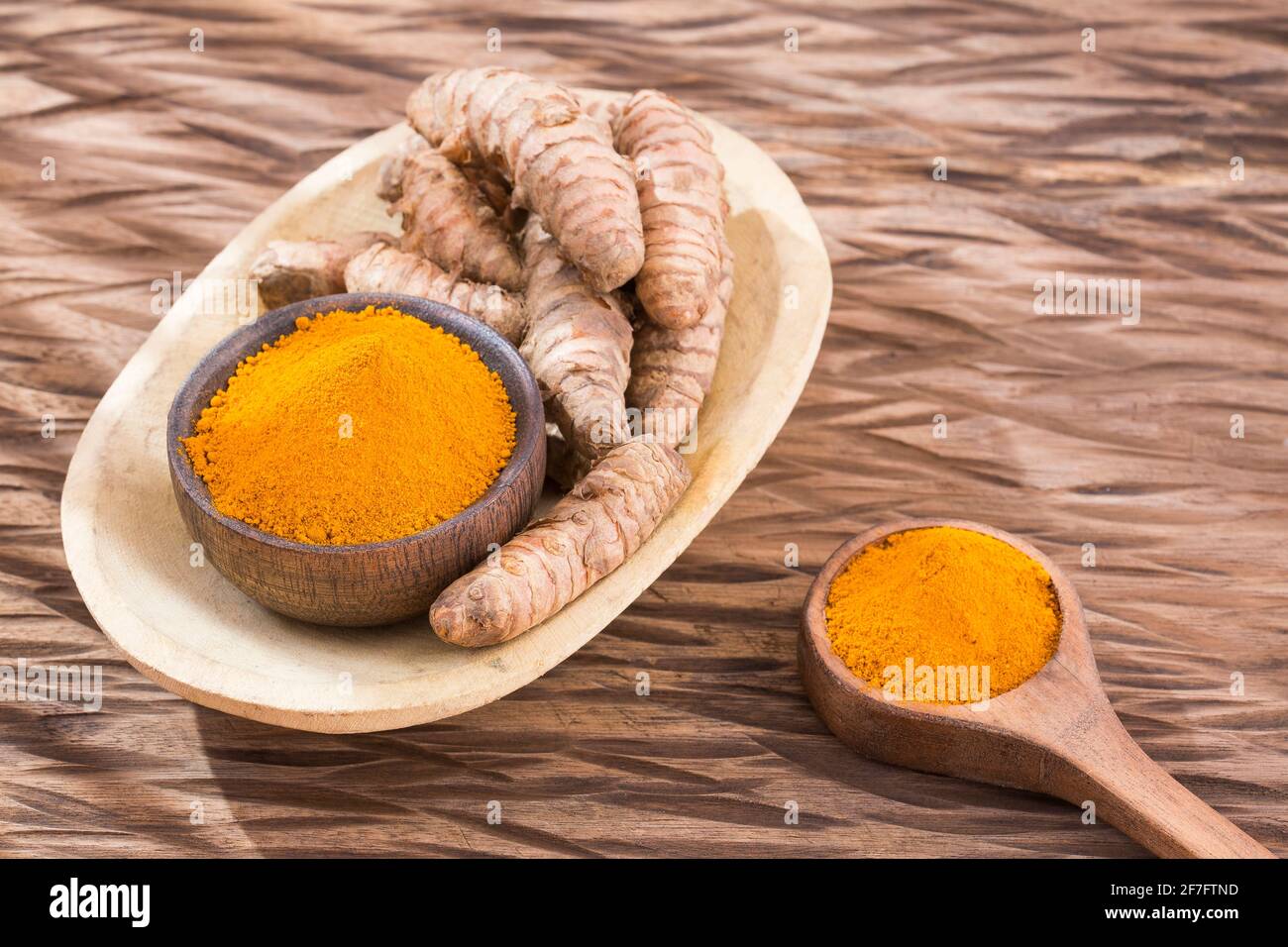 Roots and organic turmeric powder - Curcuma longa Stock Photo - Alamy