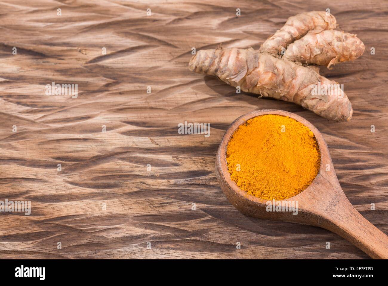 Roots and organic turmeric powder - Curcuma longa Stock Photo - Alamy