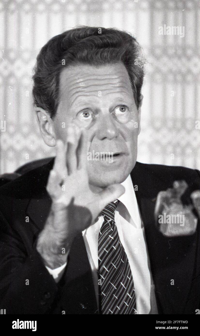 1976 authorities hi-res stock photography and images - Alamy