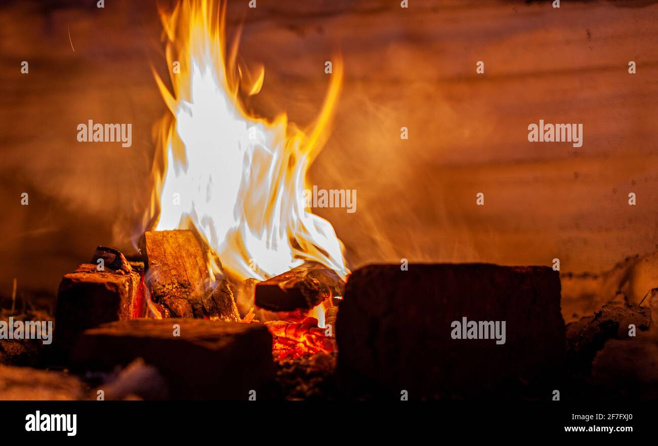 Campfire snow hi-res stock photography and images - Alamy