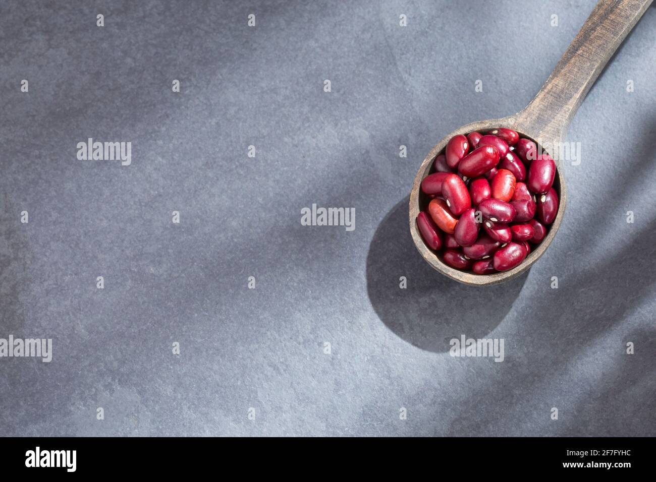 Raw red beans in the spoon - Vigna umbellata Stock Photo - Alamy