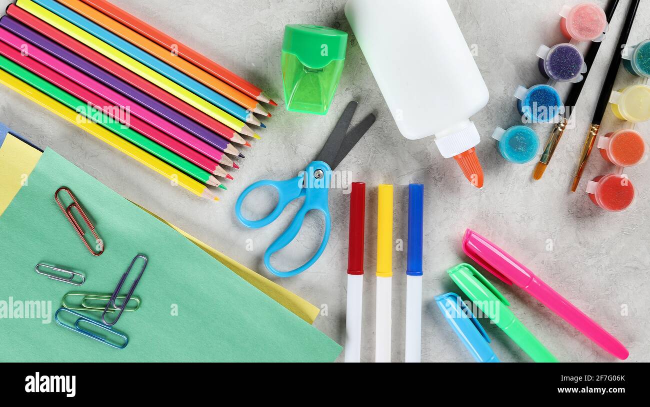 Overhead art table hi-res stock photography and images - Alamy