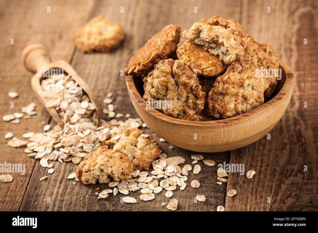 Homemade oatmeal cookies and oat flakes Stock Photo - Alamy
