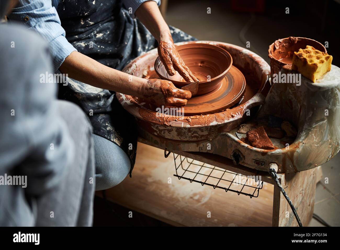 Female ceramic artist working in pottery workshop Stock Photo - Alamy