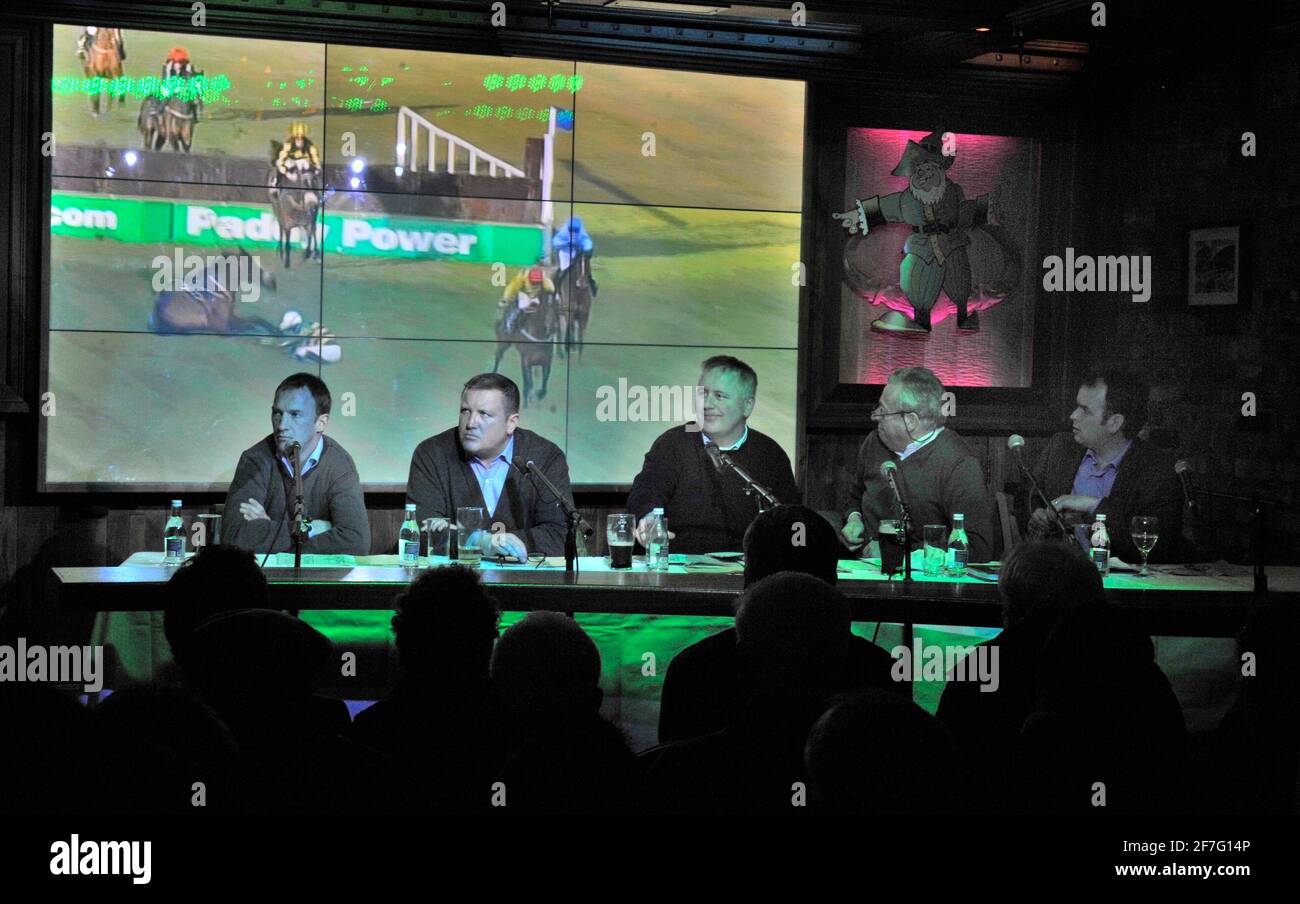 Picture ring hi-res stock photography and images - Alamy