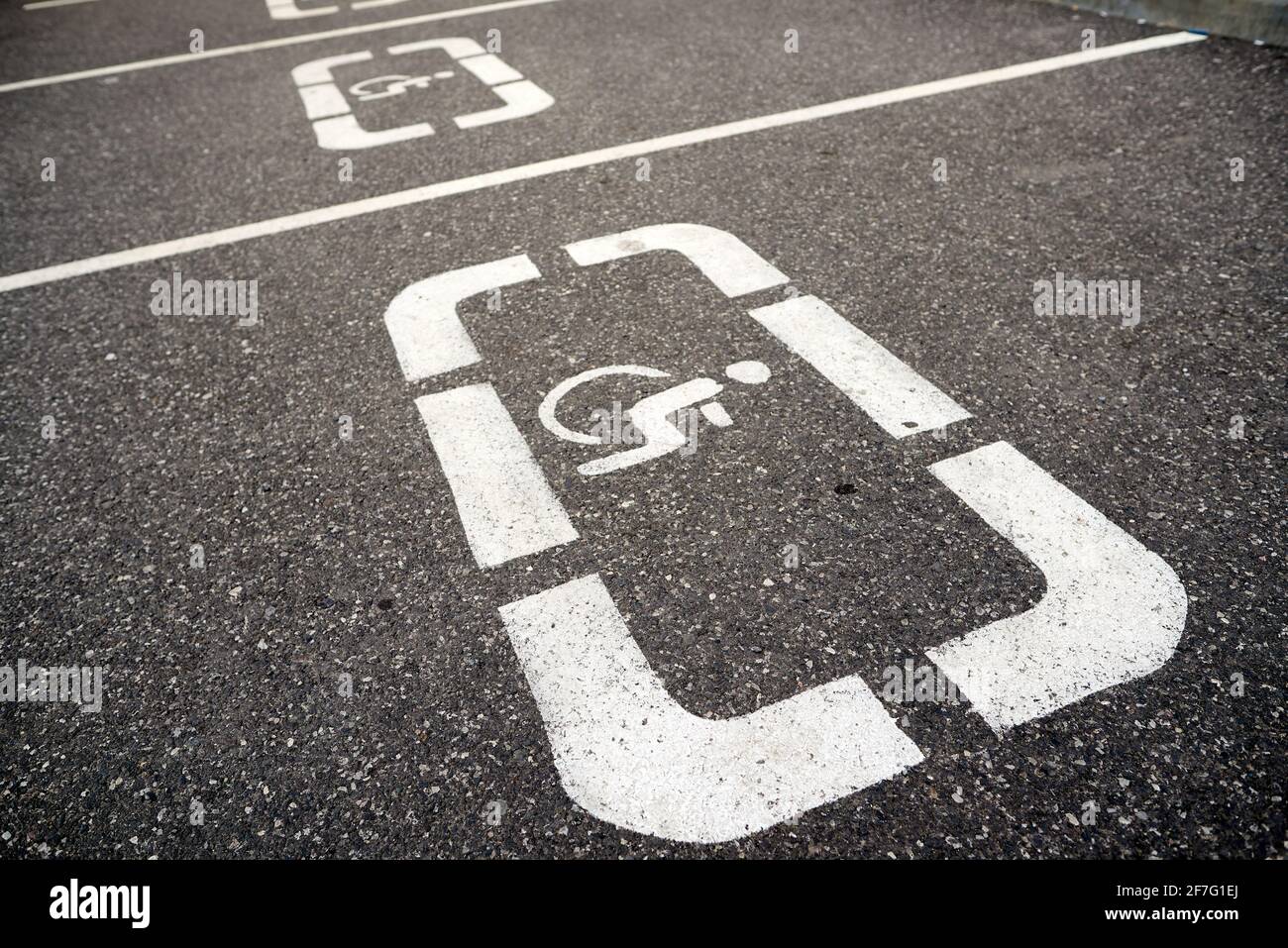 Russian parking lot markings for disabled people Stock Photo - Alamy