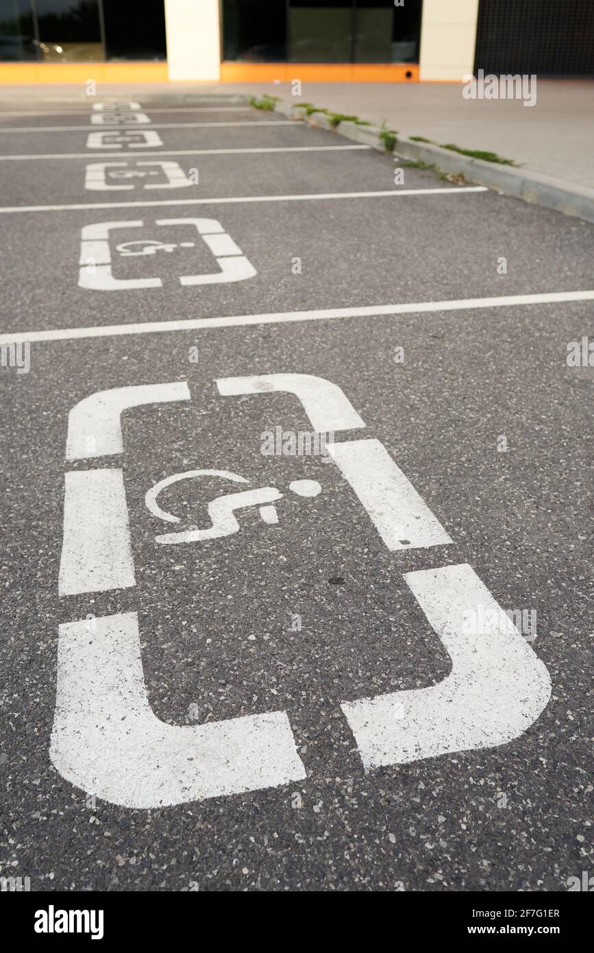 Russian parking lot markings for disabled people Stock Photo - Alamy