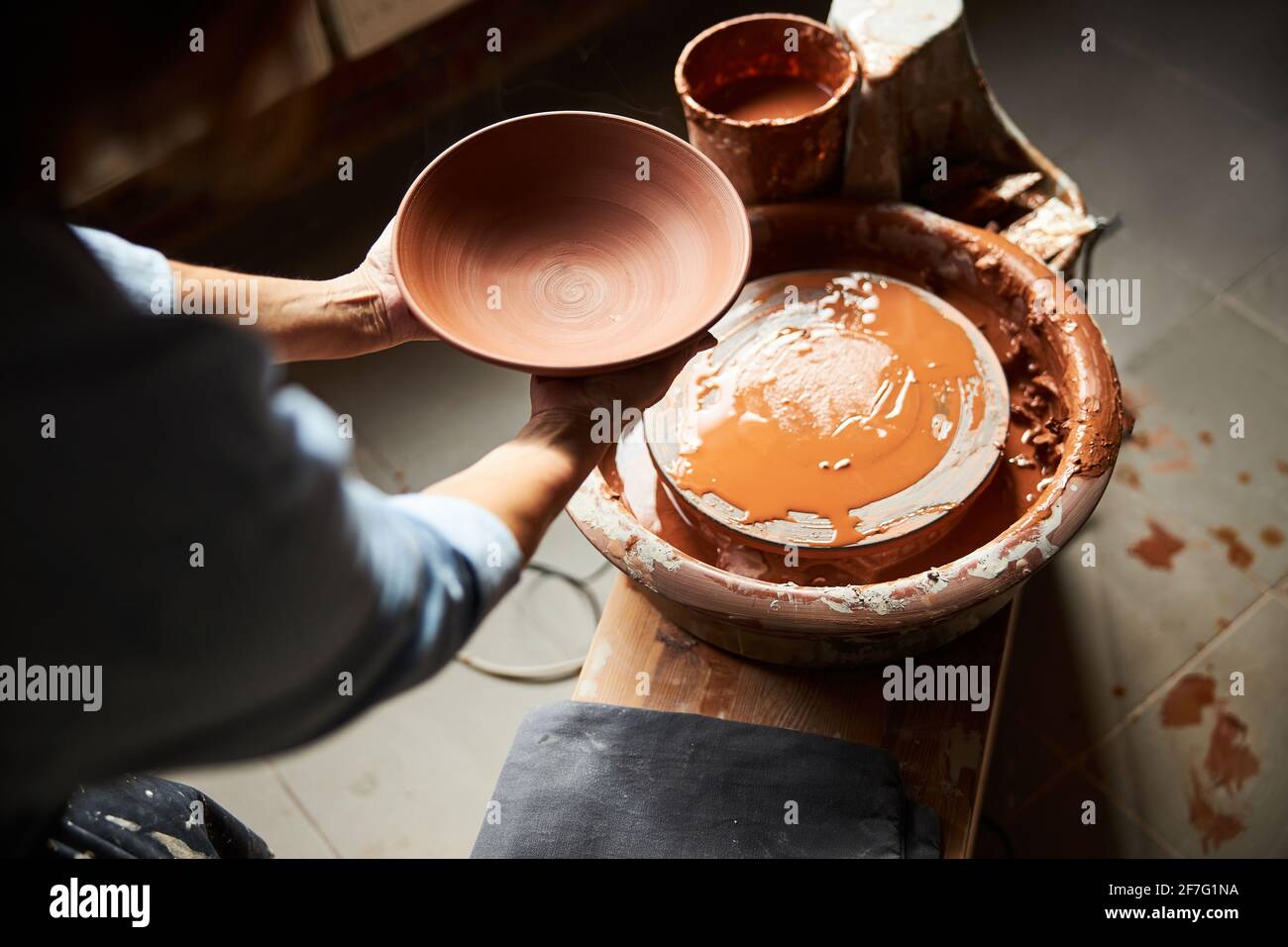 Female ceramic artist making clay hi-res stock photography and images ...