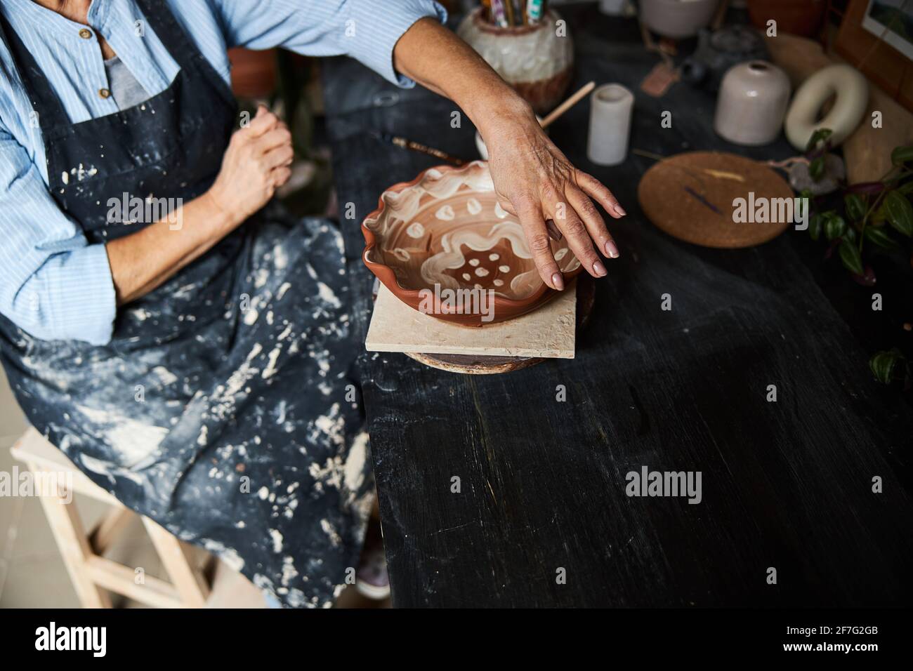 Female ceramic artist working in art pottery studio Stock Photo - Alamy