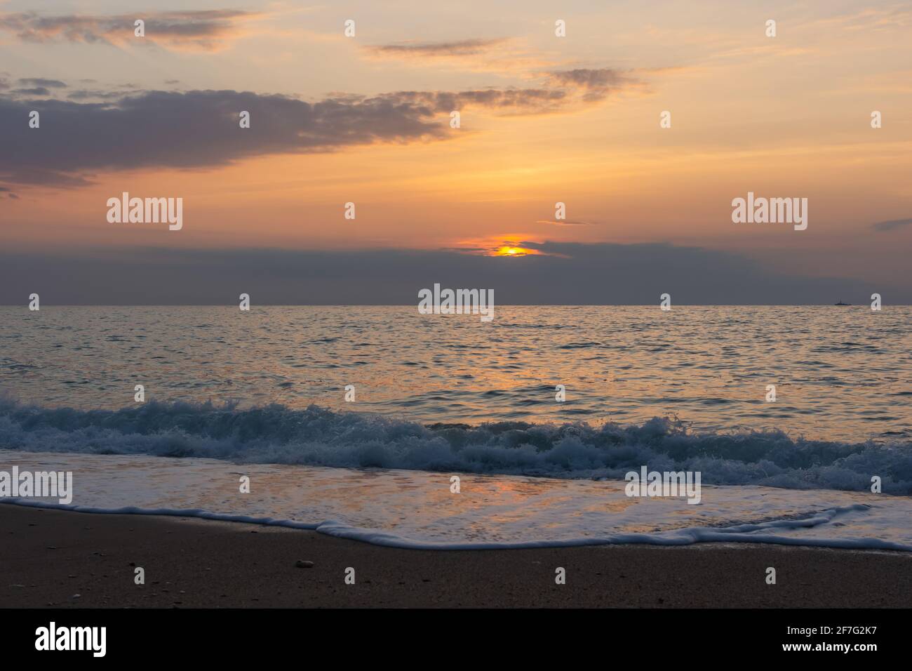 Pearl light hi-res stock photography and images - Alamy