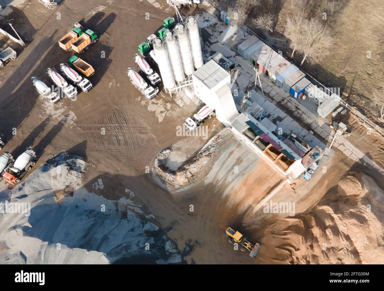 Ready mix concrete batching plant. Producing сoncrete and portland ...