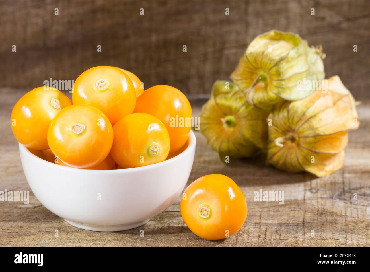 Golden berry, tropical fruit uchuva. top view - Physalis peruviana ...