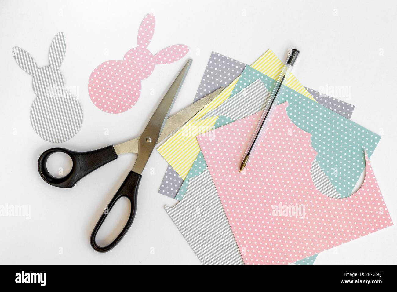 DIY Easter. Easter bunny made of paper. Easter bunny craft paper. Top ...