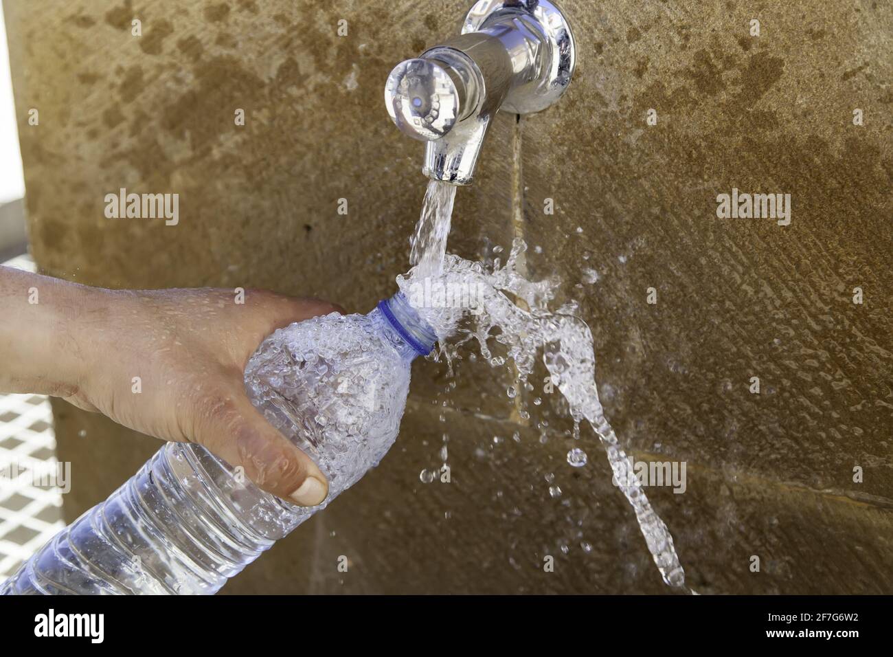 Filling water bottle in fountain, refresh and thirsty Stock Photo - Alamy
