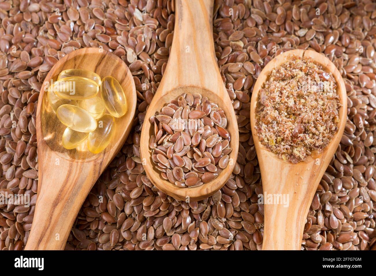 Linseed oil and flax seeds - Linum usitatissimum Stock Photo - Alamy