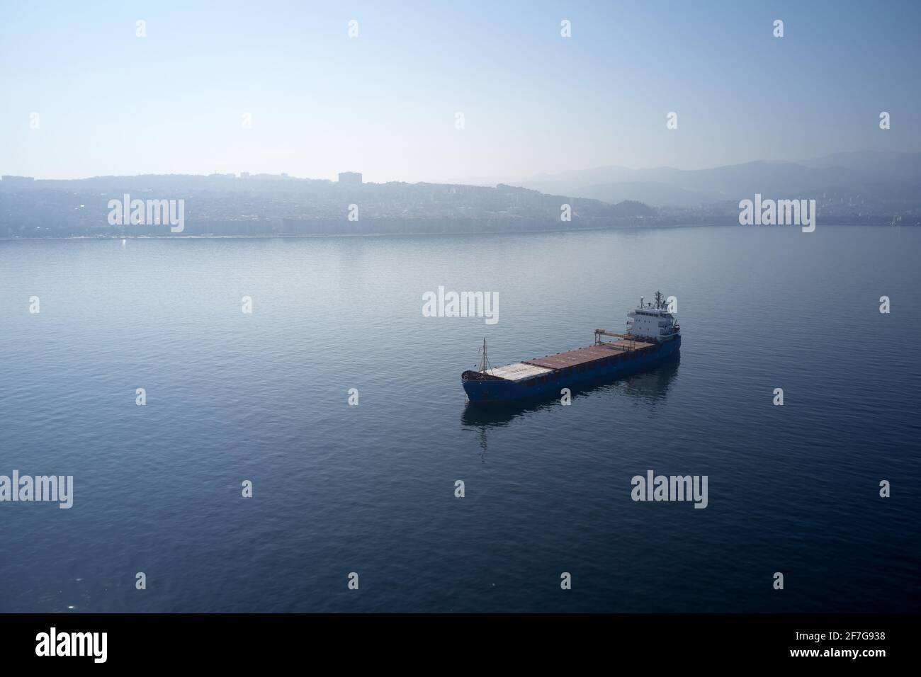 Sea skyline behind a ship. View of blue sea Stock Photo - Alamy