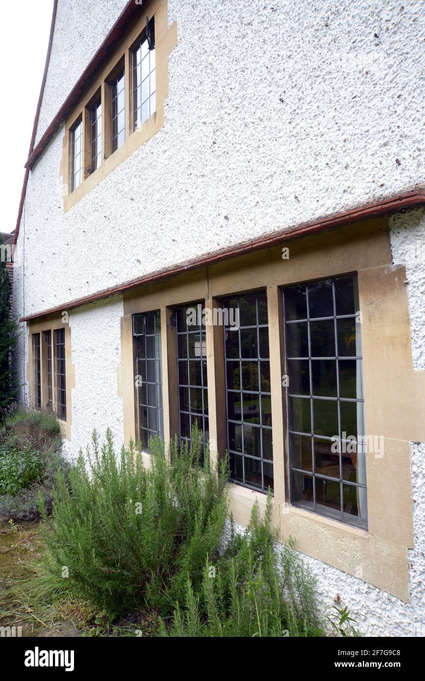 Pebbledash house hi-res stock photography and images - Alamy