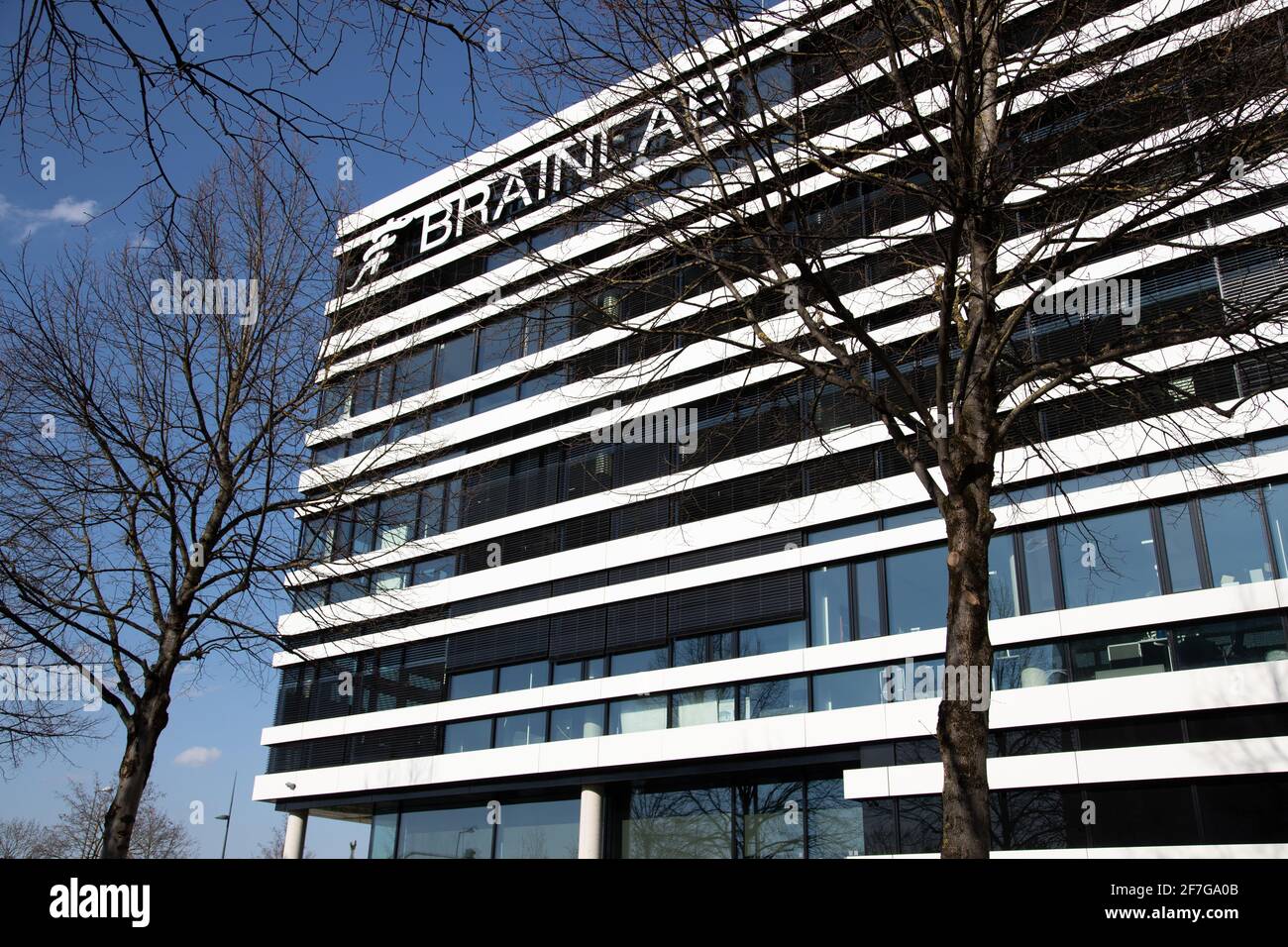 Der Sitz der Brainlab AG in München. Brainlab bietet spezielle Software ...