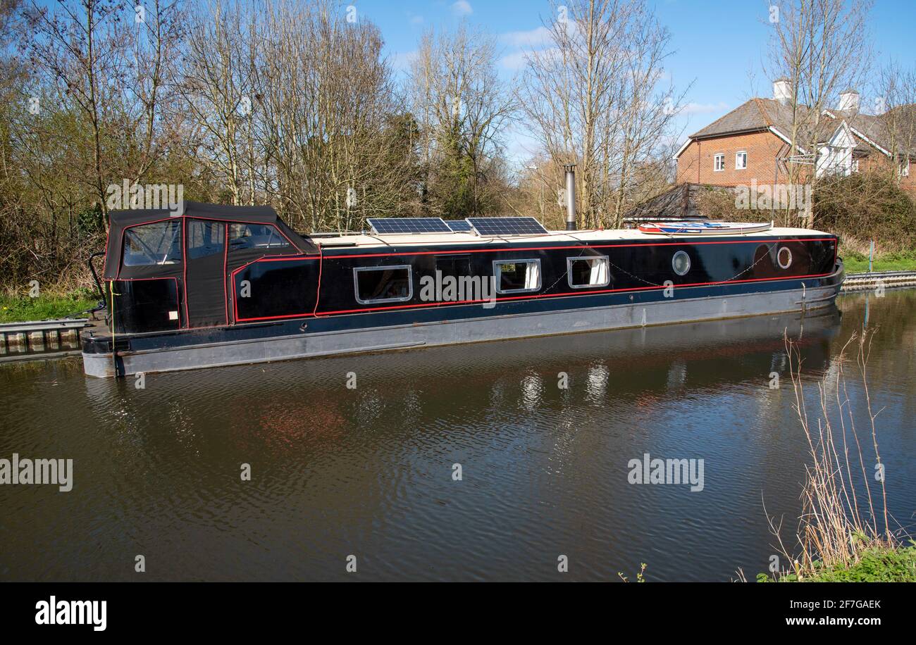 Luxury houseboats hi-res stock photography and images - Alamy