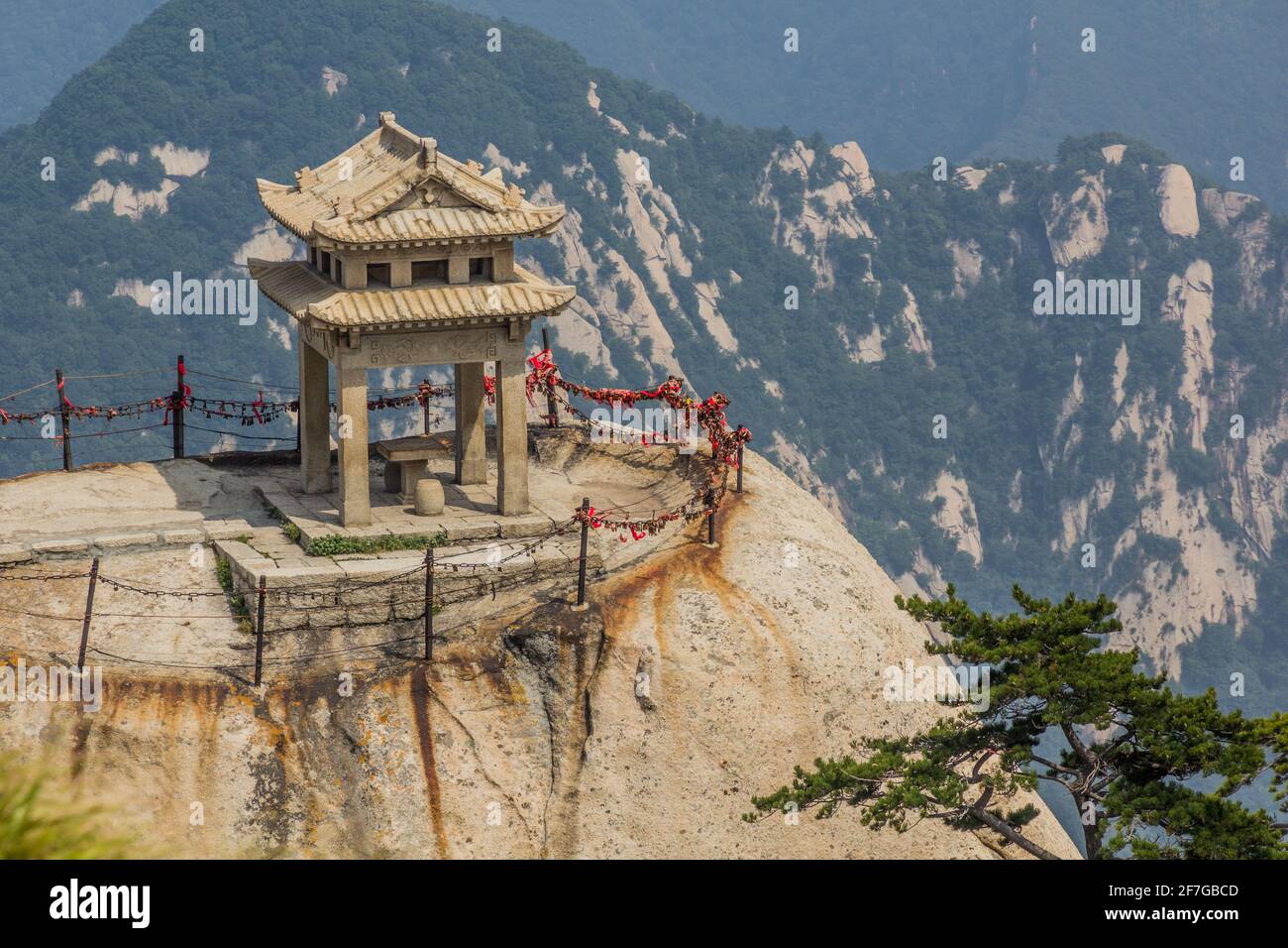 View of the Chess Pavilion at Hua Shan mountain in Shaanxi province ...