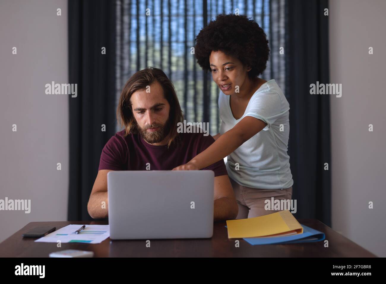Couple table hi-res stock photography and images - Alamy