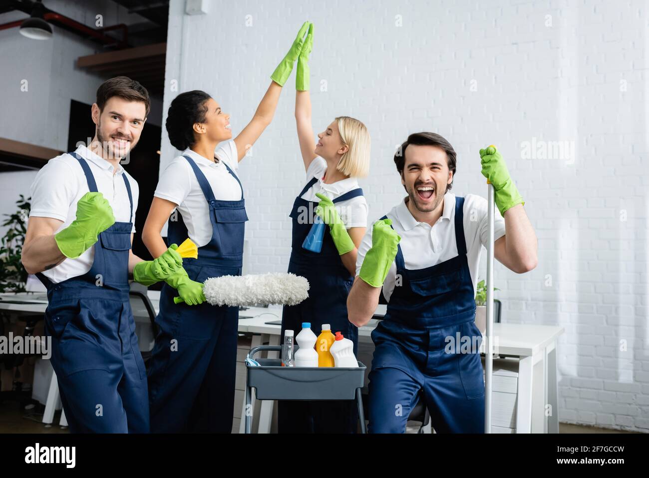 High five gestures hi-res stock photography and images - Alamy