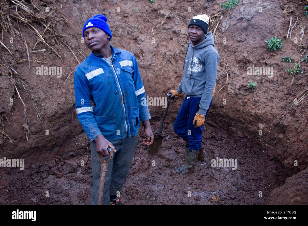 Gold mining workers south africa hi-res stock photography and images ...