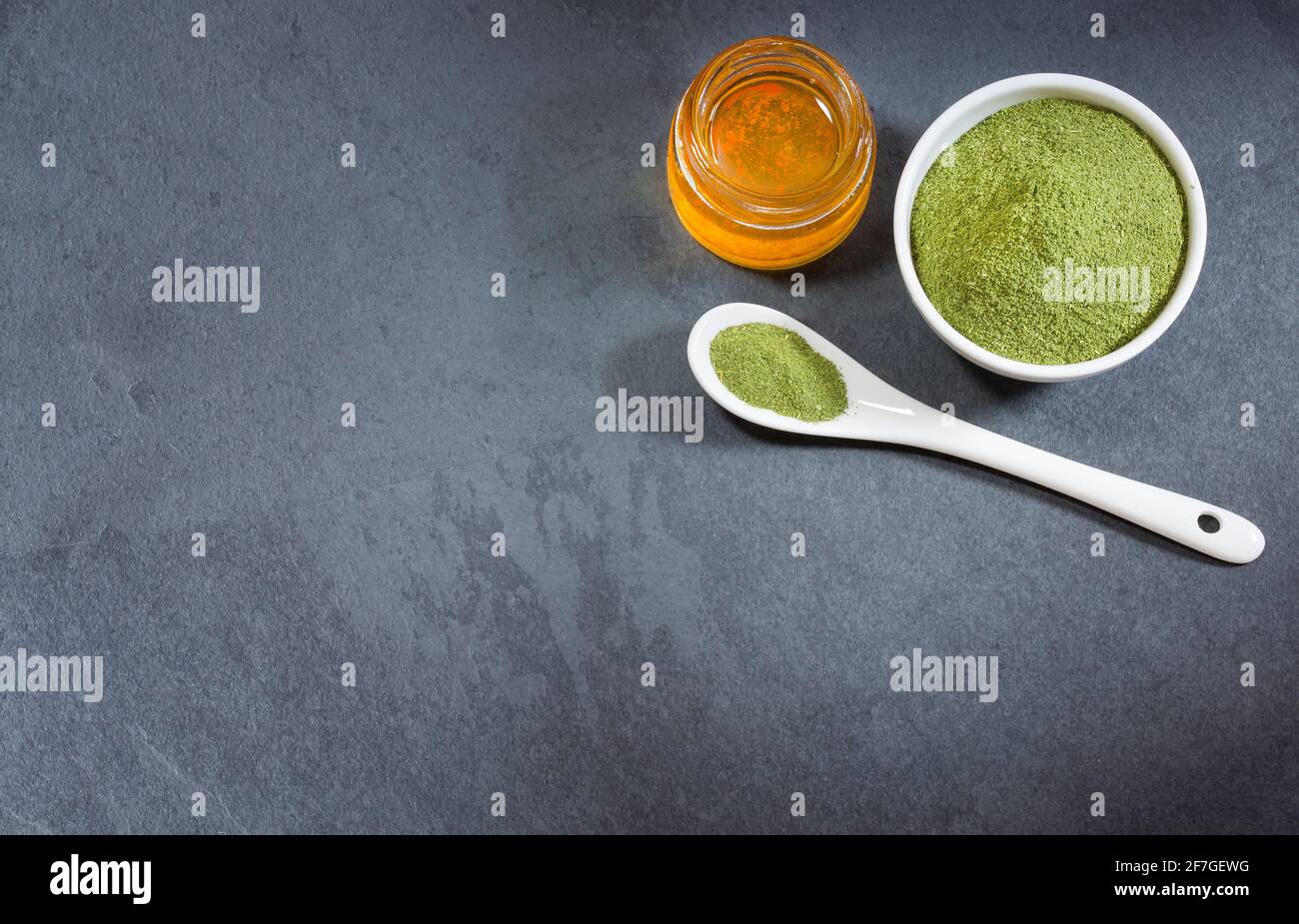 Powder and organic moringa oil - Moringa oleifera Stock Photo - Alamy