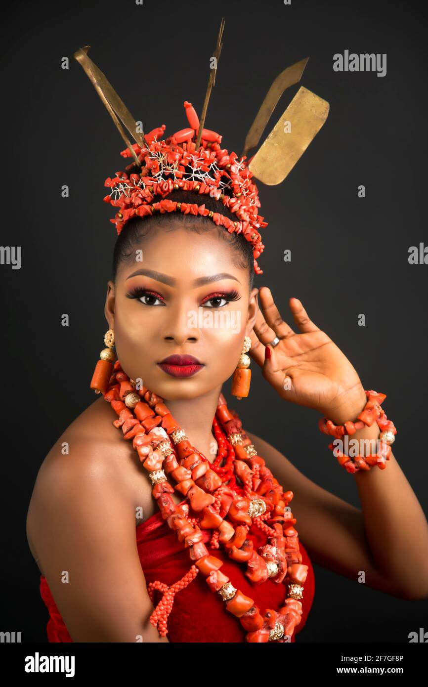 Edo lady in her traditional costume, Edo State, Nigeria Stock Photo - Alamy