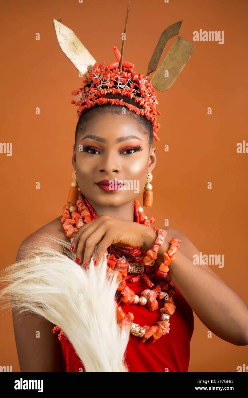 Traditional nigerian dress hi-res stock photography and images - Alamy