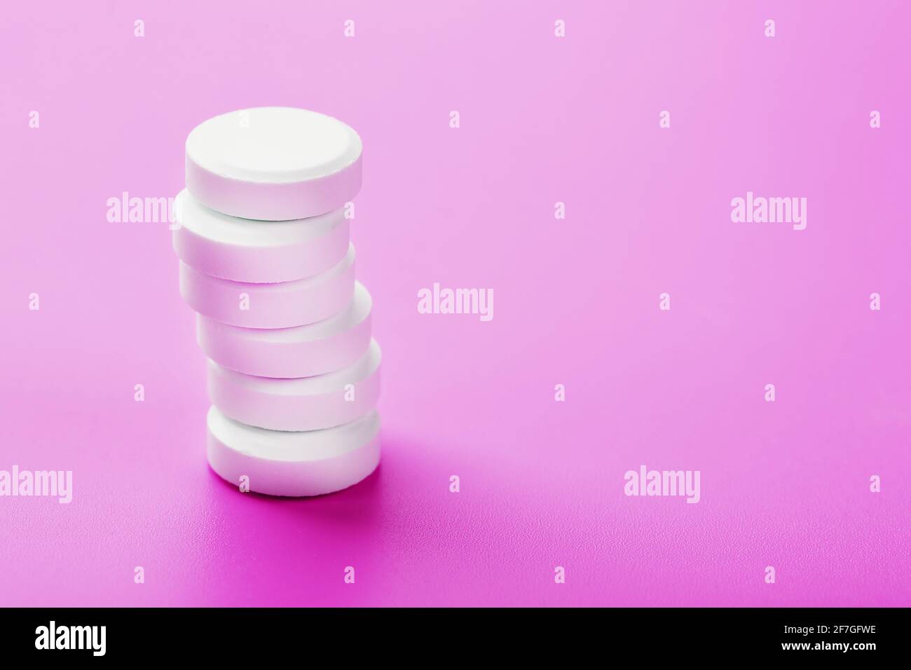 Pink ecstasy tablets hi-res stock photography and images - Alamy