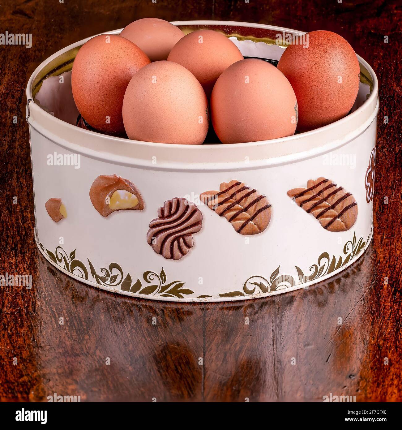 Biscuits tin box hi-res stock photography and images - Alamy
