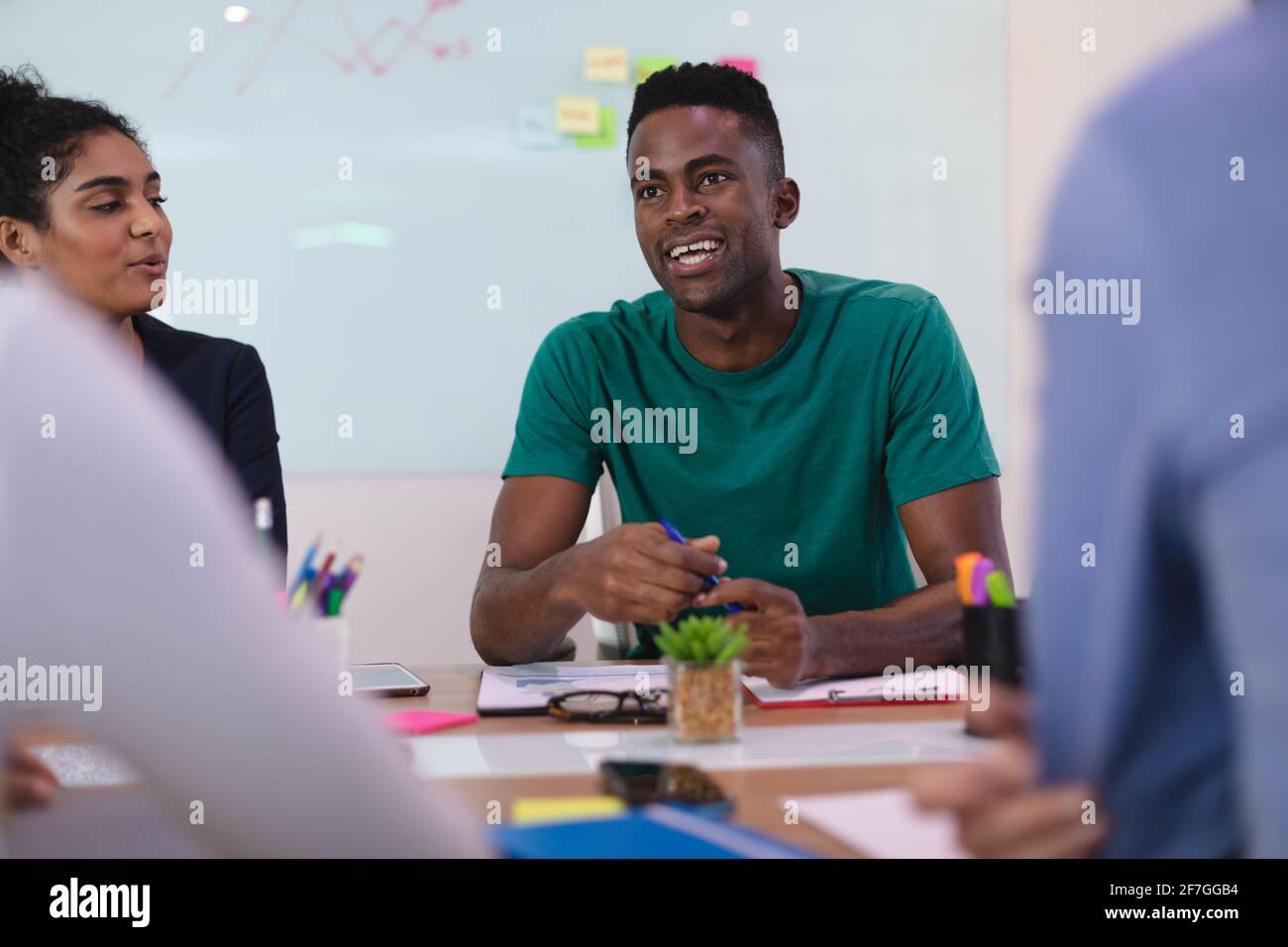 Diverse group of people hi-res stock photography and images - Alamy