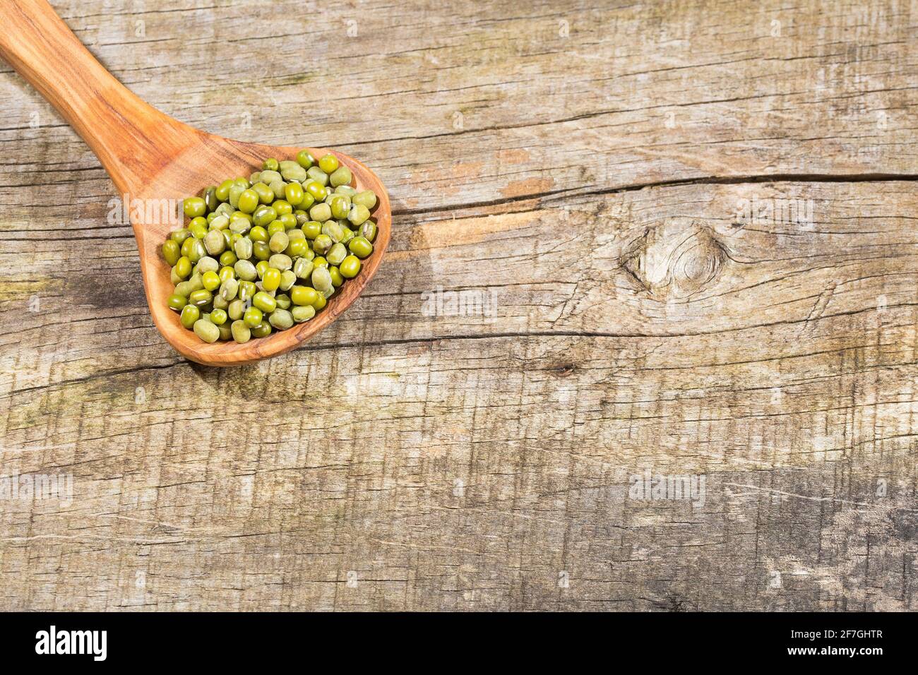 Green seeds of mung beans - Vigna radiata. Top view Stock Photo - Alamy