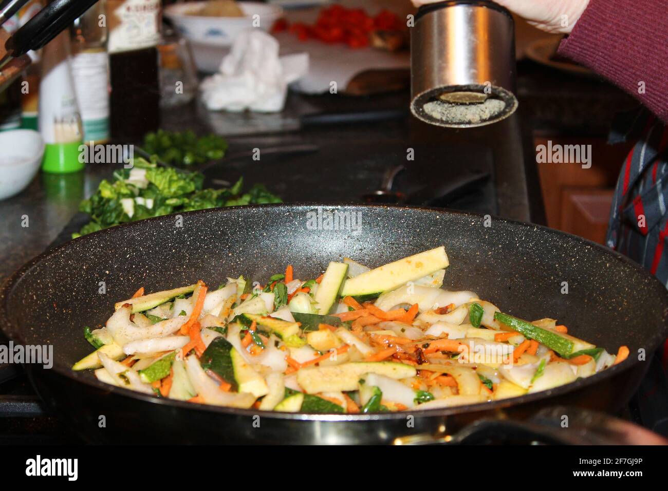 Adding pepper hi-res stock photography and images - Alamy