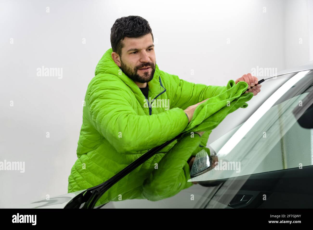 Man polishing car glass with rag Stock Photo - Alamy