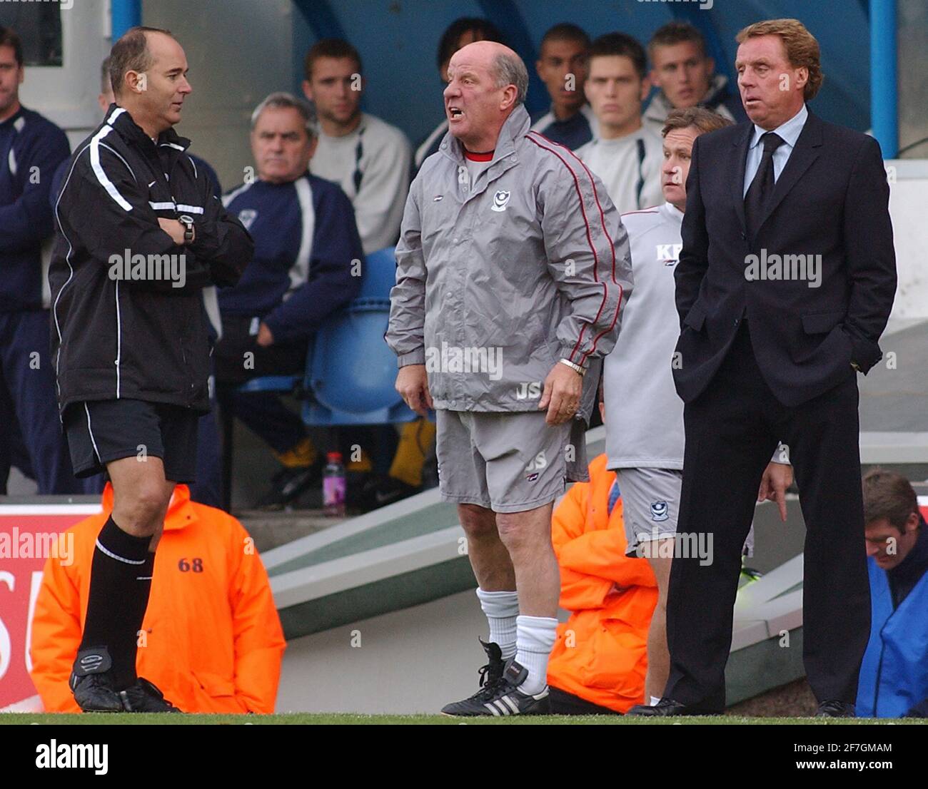 PORTSMOUTH V COVENTRY. JIM SMITH AND HARRY REDKNAPP GET ANIMATED PIC MIKE WALKER, 2002 Stock ...