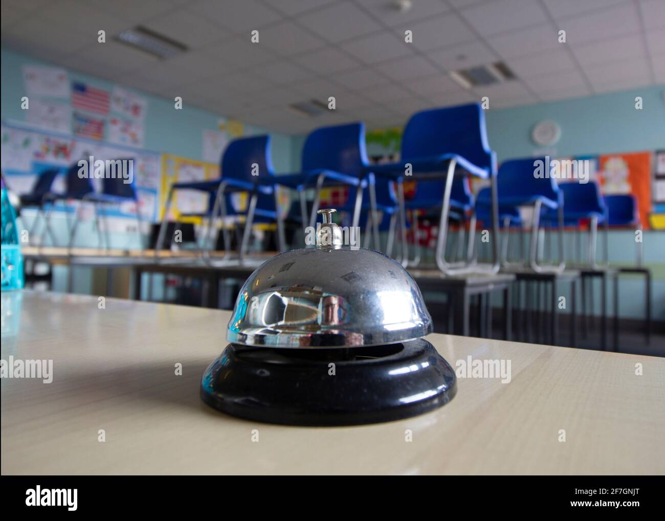 Empty dark classroom hi-res stock photography and images - Alamy