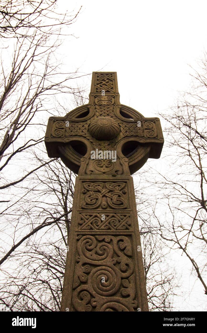 Carved tree cross hi-res stock photography and images - Alamy