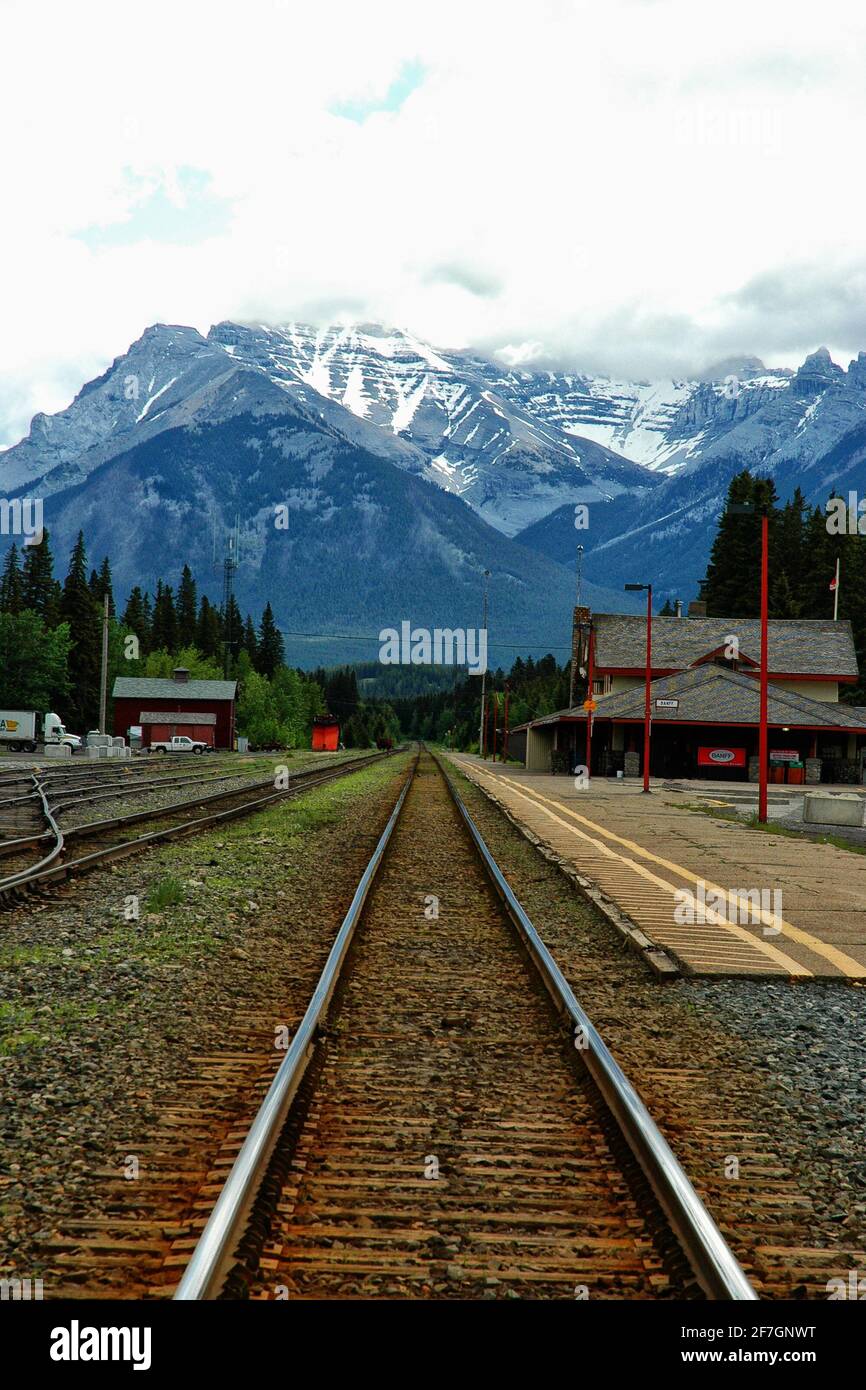 Train station in banff alberta hi-res stock photography and images - Alamy