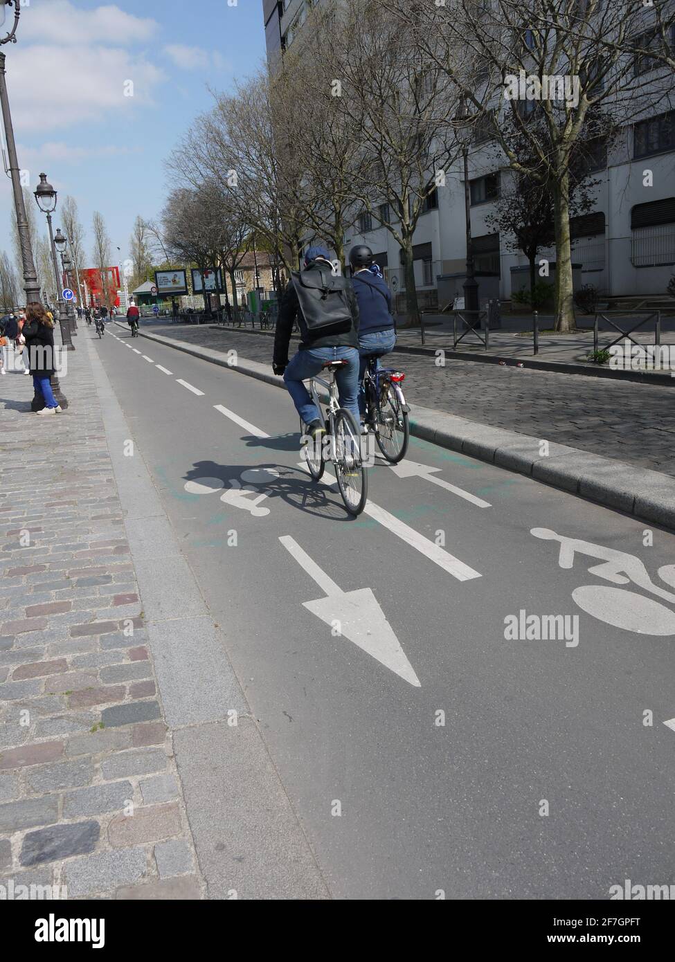 The new cycle paths in Paris are very busy Stock Photo - Alamy