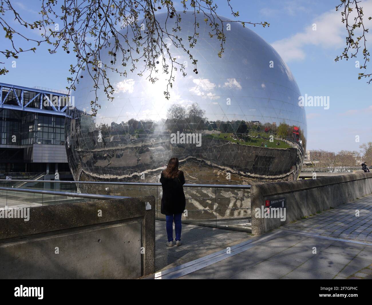 La Geode, a giant mirrorball in Paris, La Vilette, a part of science ...