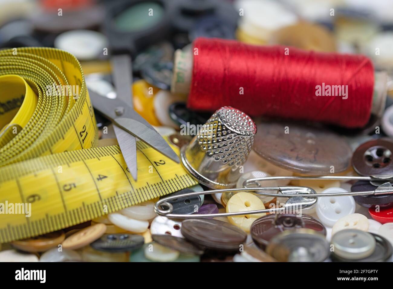 Safety pins scissors hi-res stock photography and images - Alamy