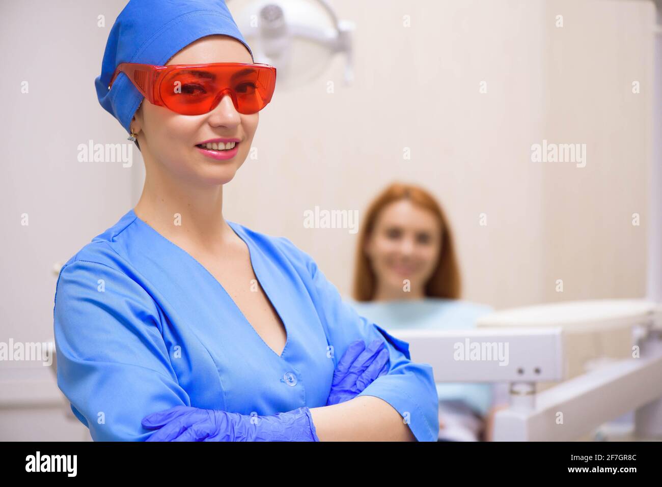 Female doctor wearing a face mask and goggles Stock Photo - Alamy