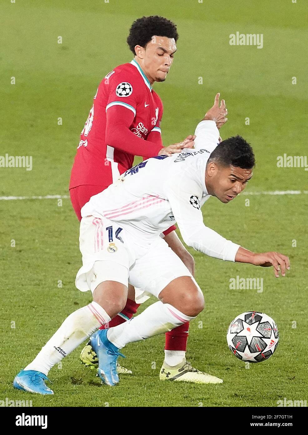 Real Madrid's Carlos Henrique Casemiro (r) and Liverpool FC's Trent ...