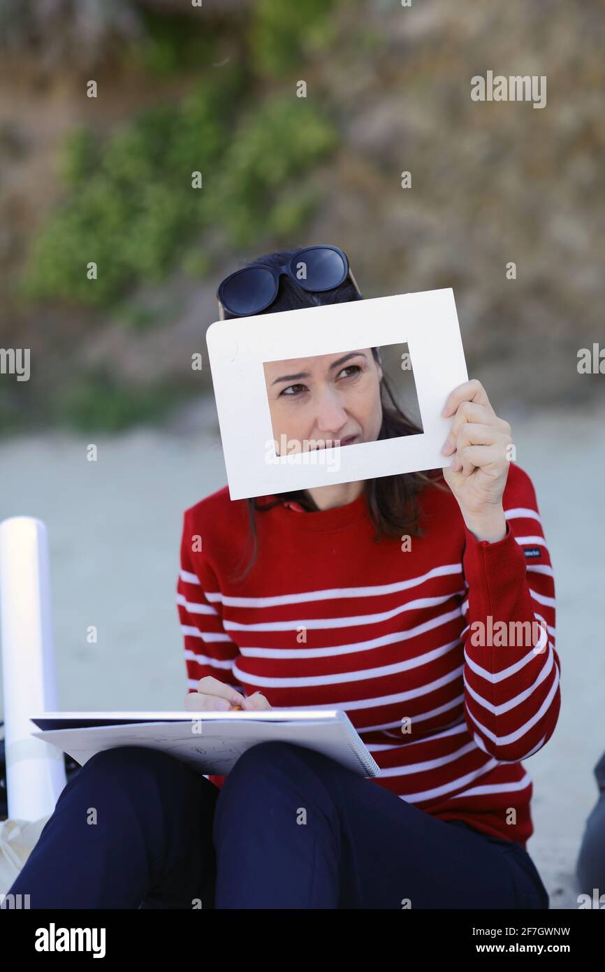 Female artists looking through frame during drawing classes in St Ives ...
