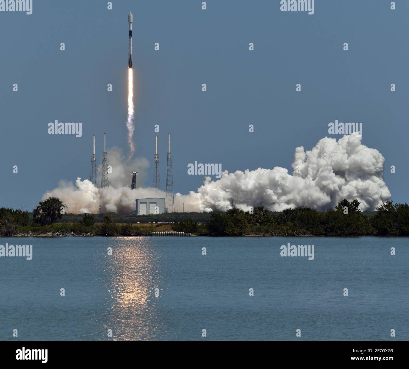 A Spacex Falcon 9 Rocket Launches Its 24th Set Of Starlink Satellites