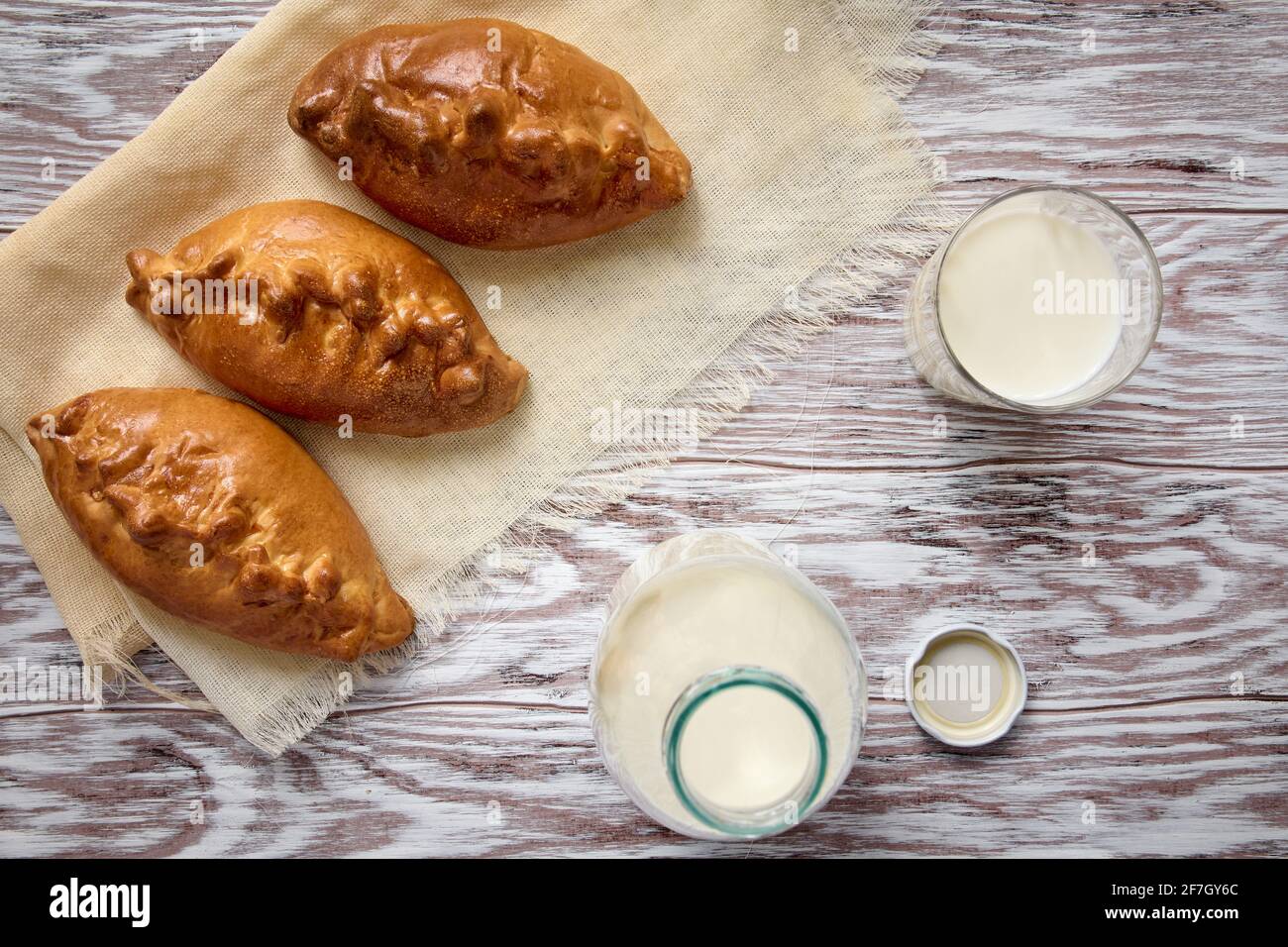 Cow pies hi-res stock photography and images - Alamy